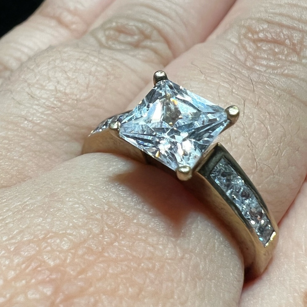 925 Cn Stamped Gold Toned Ring - Gem